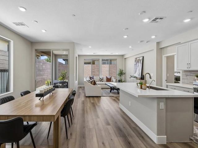 10050 Amber Rose Ave, Las Vegas, NV 89143
