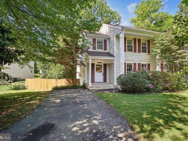 10051 Downeys Wood Ct, Burke, VA 22015