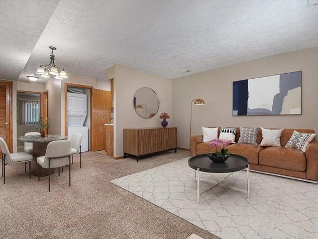 10052 Wirt Plz, Omaha, NE 68134