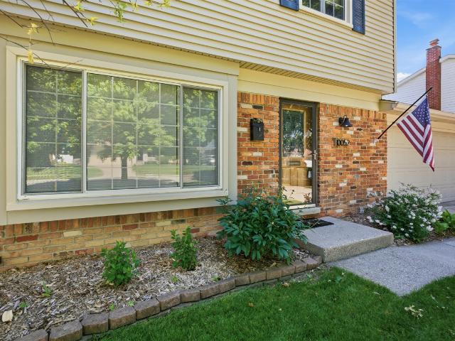 10052 Wolfriver Drive