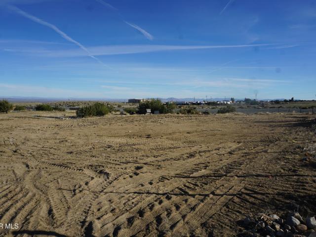 10057 Ash Rd, Pinon Hills, CA 92372 | MLS #25009 | Compass