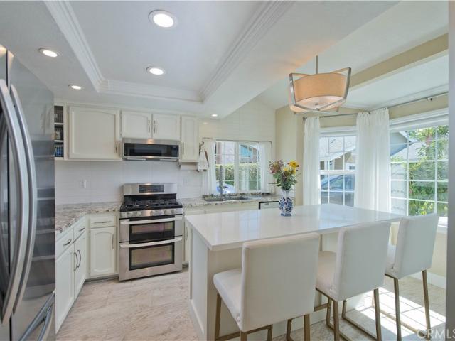 10057 Hillview