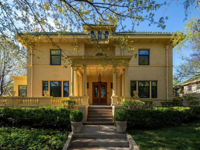 1005 Mount Curve Avenue
