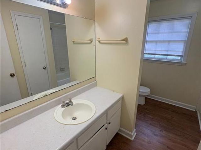 1005 N Elm Street 26