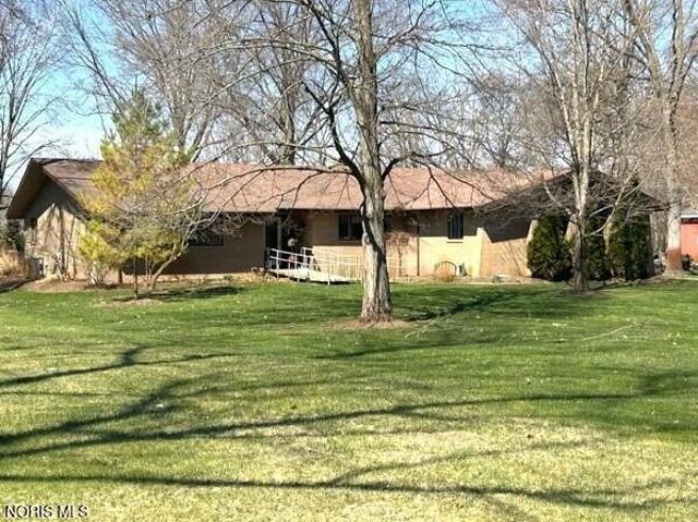 1005 Oak Park Dr, Toledo, OH 43617