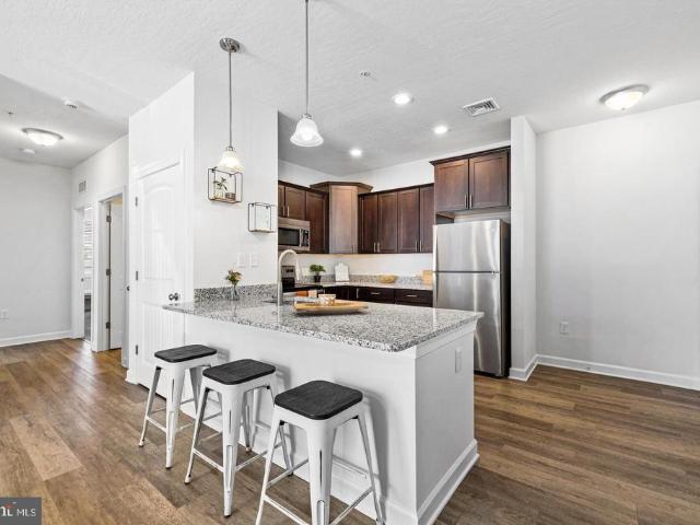 1005 Admiral Lane # 204
