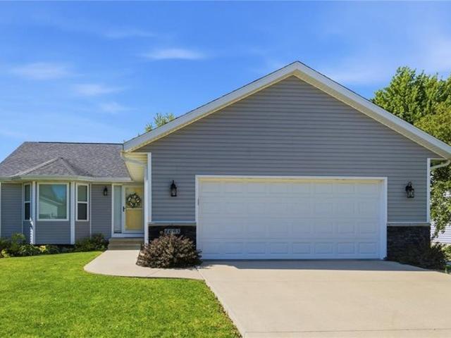 1005 Ashford Dr NE, Cedar Rapids, IA 52402