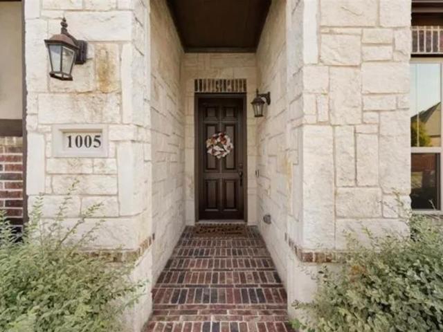 1005 Benbrook Trail