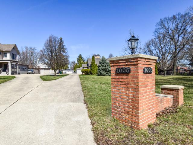 1005 Black Rd