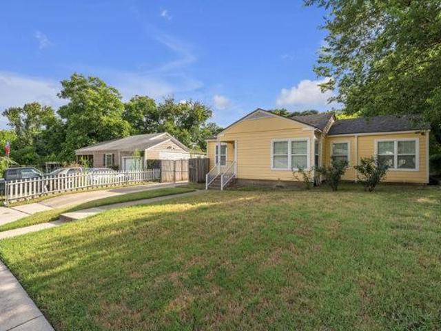 1005 W Clarence Street W