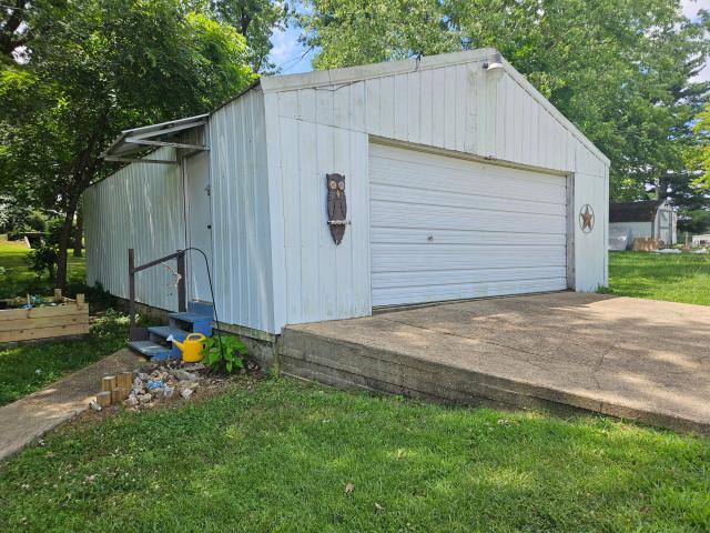 1005 E 5th Street