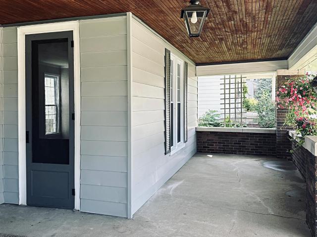 1005 E Walnut Street