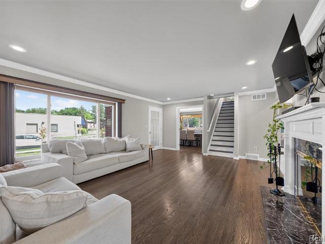 1005 Fernwood Road