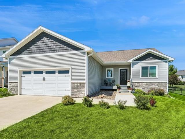1005 Gray Ave, Waukee, IA 50263