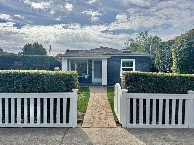 1005 Hall St, San Carlos, CA 94070