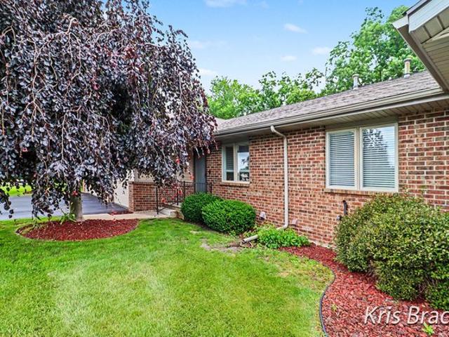 1005 Ironwood Cir NW, Grand Rapids, MI 49534