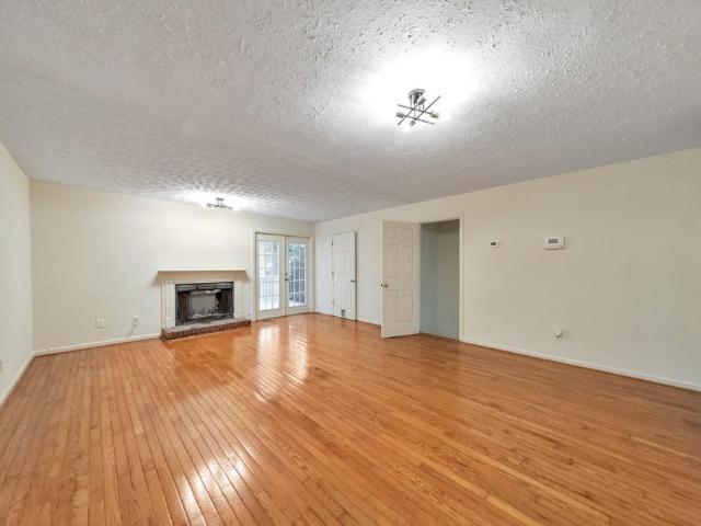 1005 Kennesborough Road NW