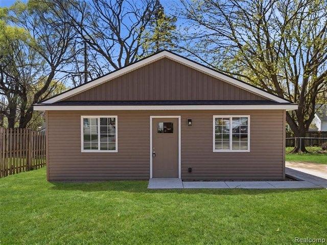 1005 Lakeview St, Waterford Township, MI 48328
