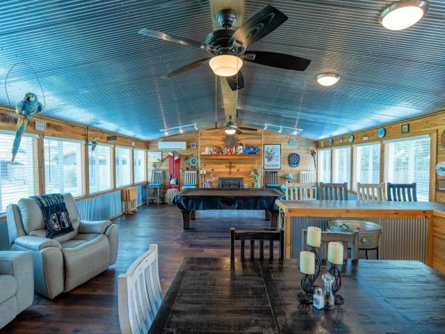 1005 Lakeshore Drive