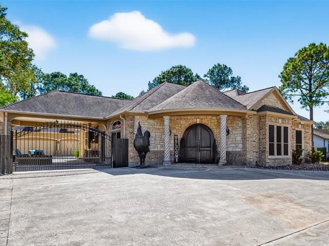 1005 Lewis Dr, Kemah, TX 77565