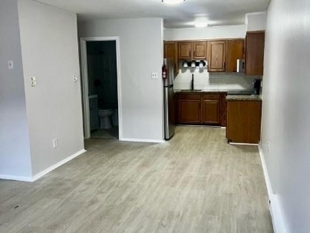 1005 Lincoln St, 2 beds, 1 full bath