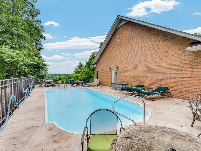 1005 Riverwatch Trce
