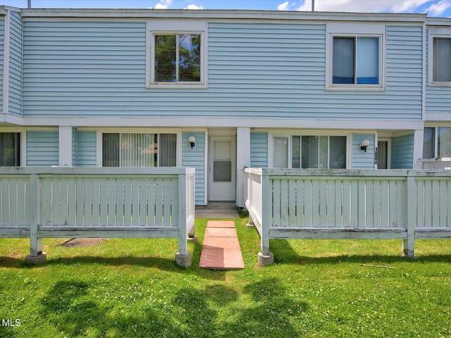 1005 Rockport Ct, East Greenbush, NY 12061
