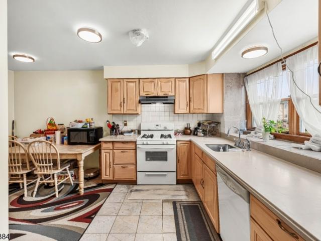 1005 Robin Rd