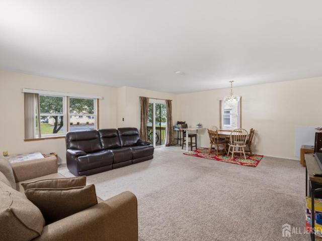1005 Robin Road