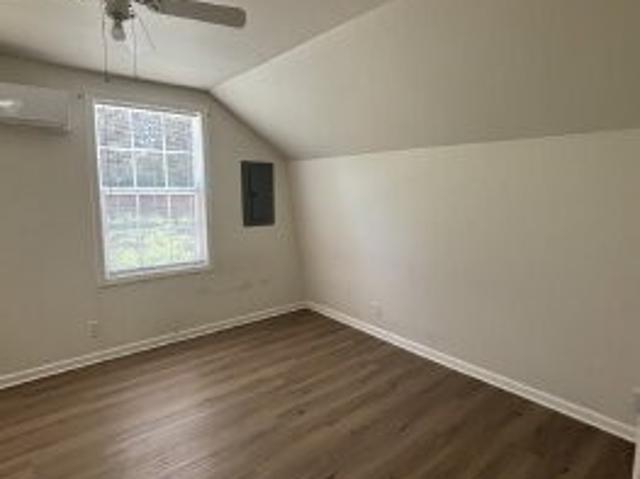 1005 Ross Ln