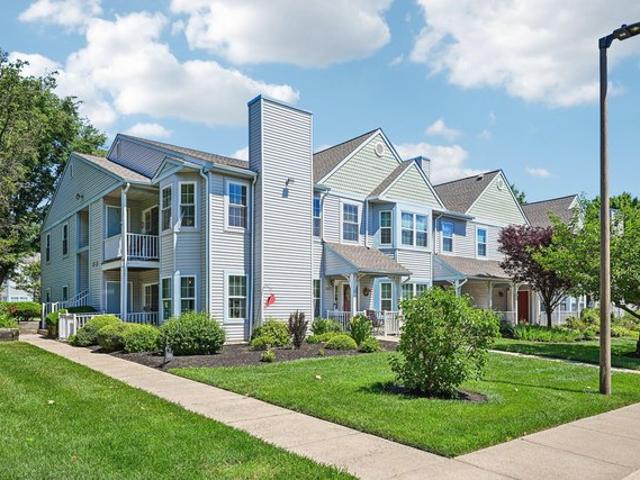 1005 Sweetwater Dr, Cinnaminson, NJ 08077