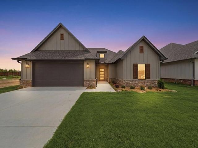 1005 S Chickasaw St, Skiatook, OK 74070