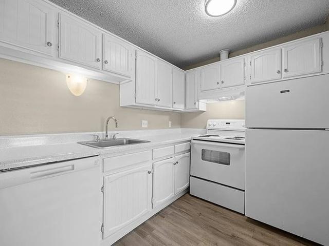 1005 S Jamaica St, Aurora, CO 80012