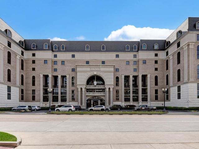1005 S Shepherd Drive 818