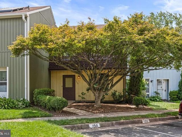 1005 Saber Ln, Herndon, VA 20170