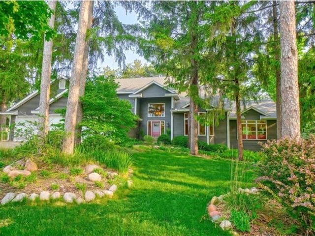 1005 Spruce Dr, Hudson, WI 54016