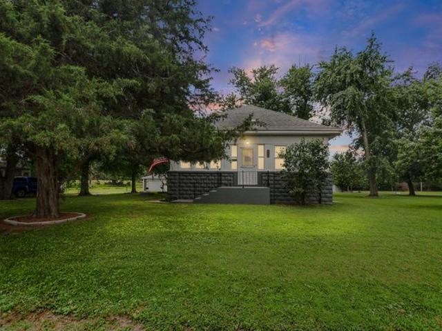 1005 W 7th St, Centralia, IL 62801