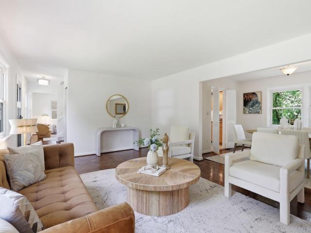 1005 W Nolcrest Drive W