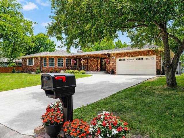 1005 W Richway Dr, Albert Lea, MN 56007
