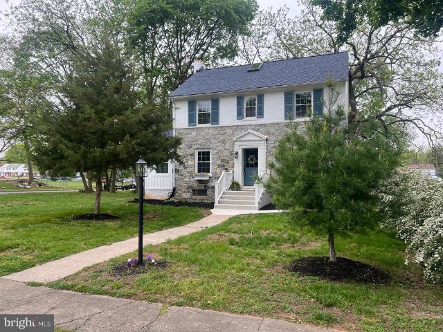 1005 Woodland Way