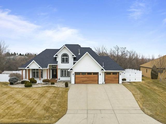 1005 15th Ave SE, Minot, ND 58701