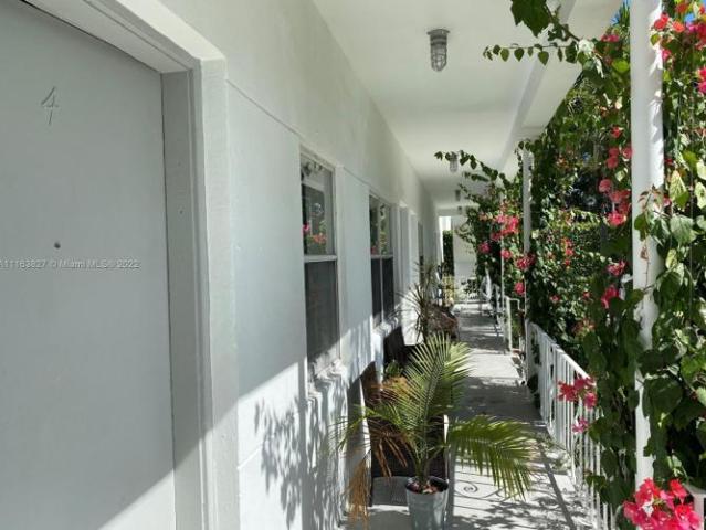 1005 9th St #4 Miami Beach, FL 33139