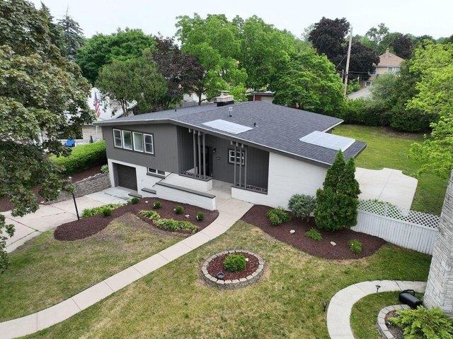10063 W Grantosa Dr, Milwaukee, WI 53222