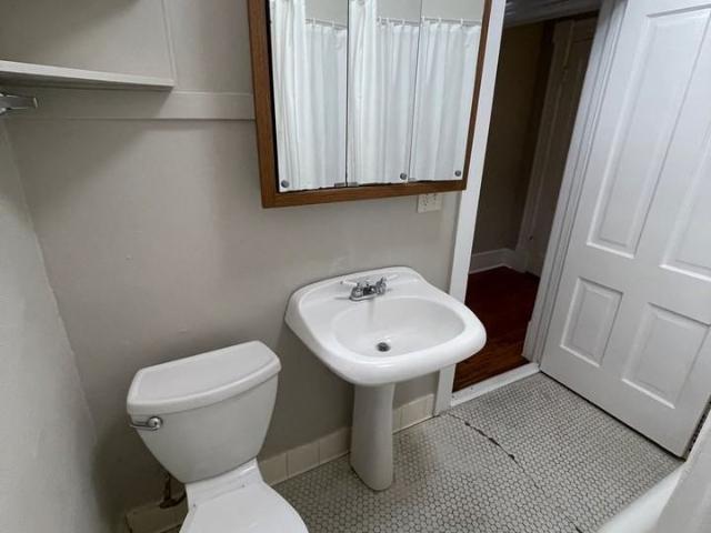 1006/1008 S Dakota Ave 1 Bedroom Apartment for Rent at 1006/1008 S Dakota Ave, Sioux Falls, SD 57105 Augustana