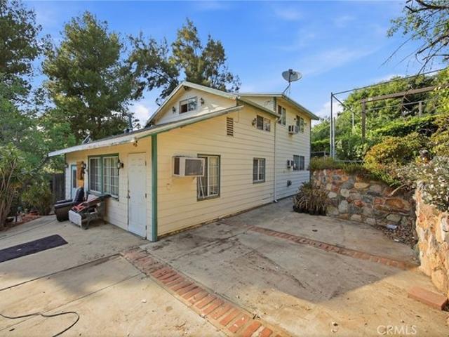 10064 Sunland Blvd, Sunland, CA 91040