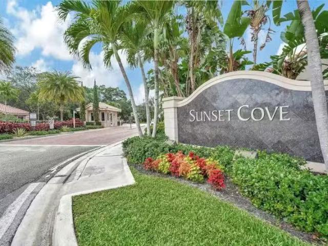 10065 NW 4TH ST, PLANTATION, FL 33324 Single Family Residence.