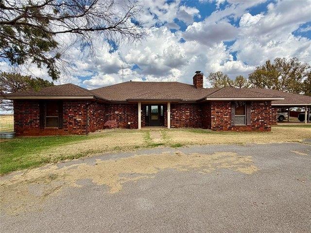 10066 N 2263 Rd, Clinton, OK 73601