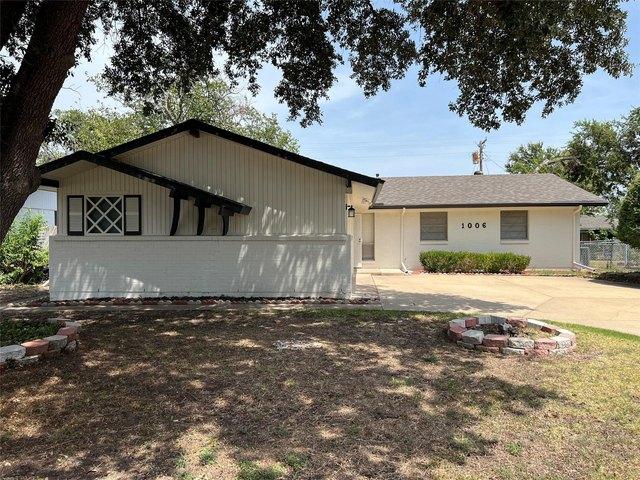 1006 McCallum Dr, Garland, TX 75042