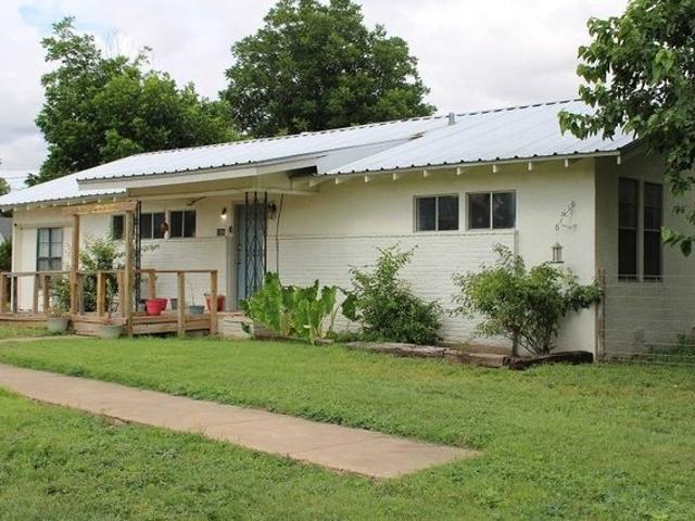1006 N College Ave, Brady, TX 76825