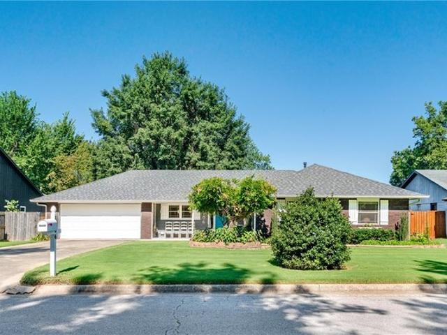 1006 N Cardinal Dr, Rogers, AR 72756